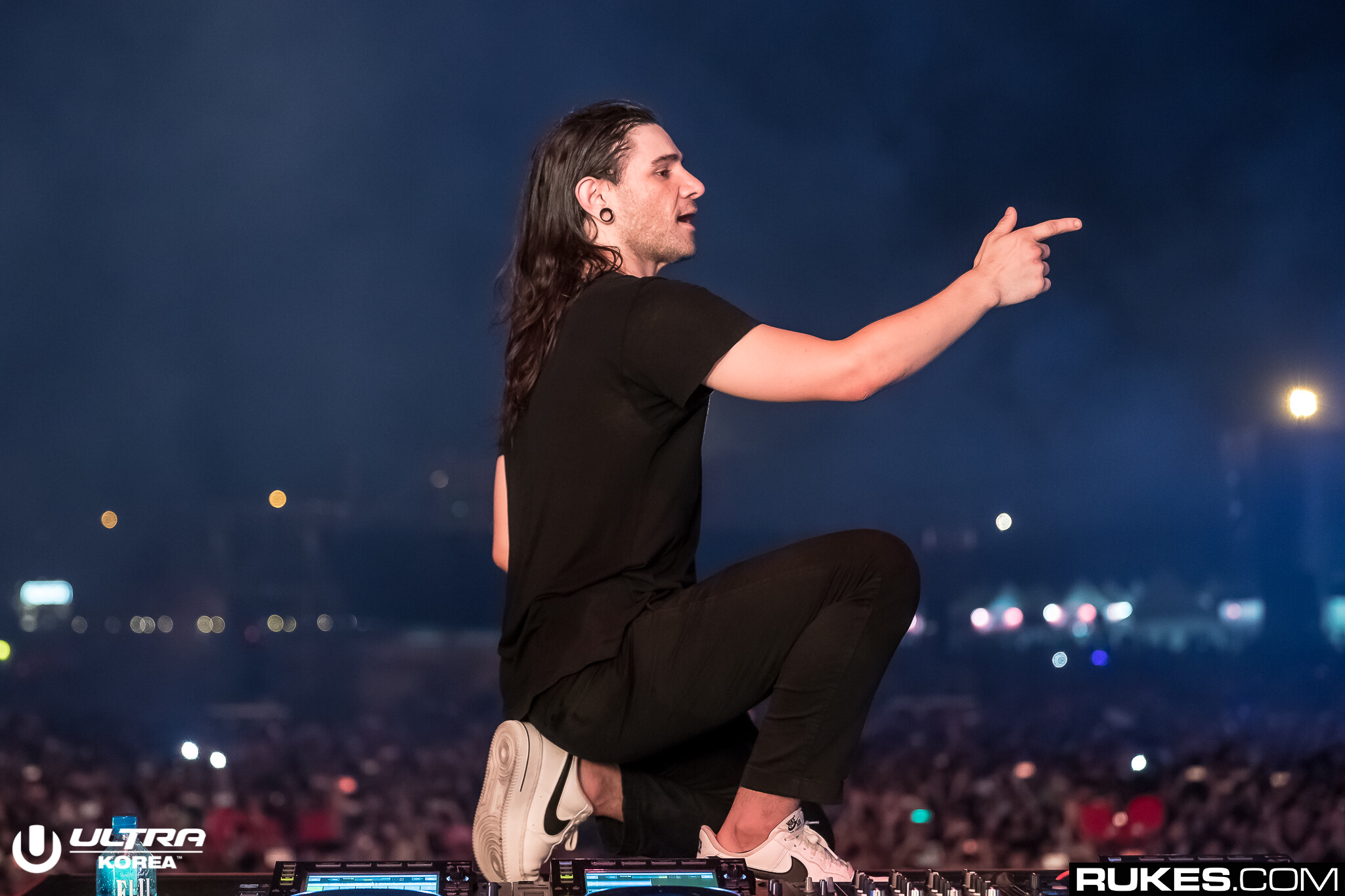 Skrillex Previews Fiery New DnB Track